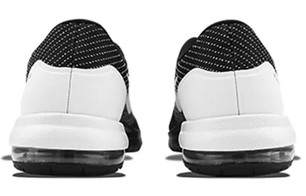 Nike Max Typha Sneakers - Black/white