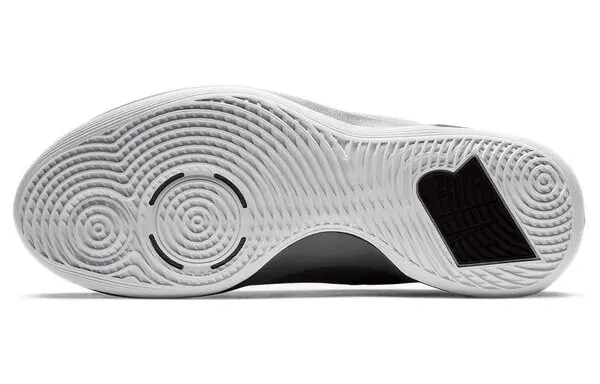 Nike Versitile 3 Athletic Sneakers - Black