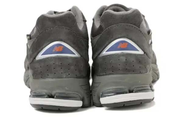 NEW BALANCE 2002r X Beams X Gore-tex Sneakers - Gray