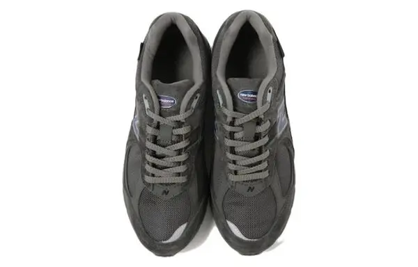 NEW BALANCE 2002r X Beams X Gore-tex Sneakers - Gray