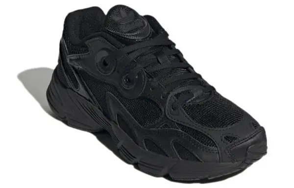 Adidas Astir "triple " Sneakers