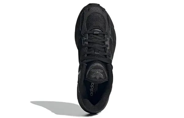 Adidas Astir "triple " Sneakers