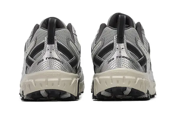 NEW BALANCE Low Top Sneakers