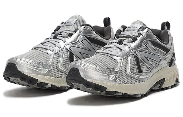 NEW BALANCE Low Top Sneakers - Silver/black