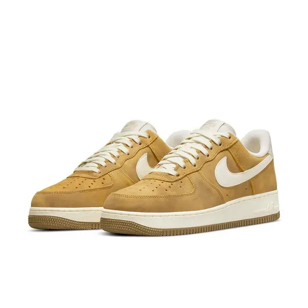 Nike Force 1 '07 Low Top Sneakers