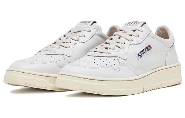 AUTRY Medalist Leather Low Lettering Sneakers - White/black