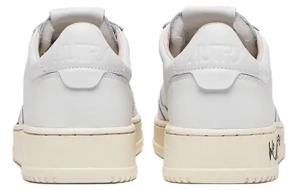 AUTRY Medalist Leather Low Lettering Sneakers - White/black