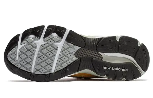 NEW BALANCE 920 Made In England Sneakers - Yellow/gray