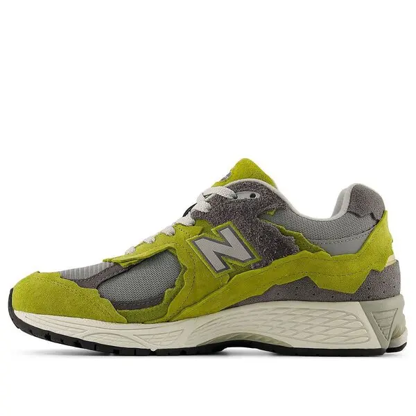 NEW BALANCE 2002r Protection Pack Sneakers - Sea Moss/raincloud