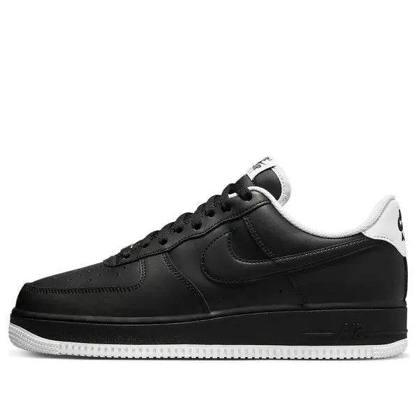 Nike Force 1 '07 Low Top Sneakers - Black/white