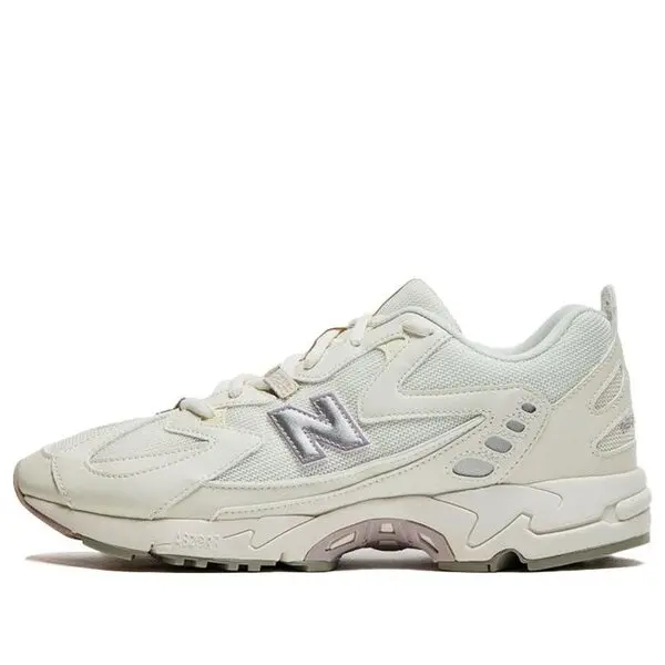 NEW BALANCE 828 Low Top Sneakers - White