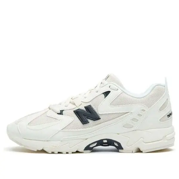 NEW BALANCE 828 Sneakers - White/black