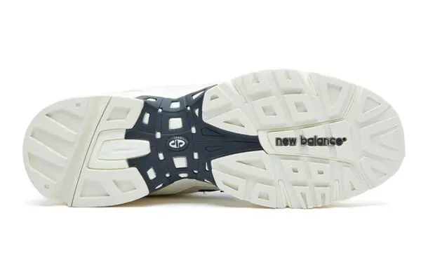 NEW BALANCE 828 Sneakers - White/black