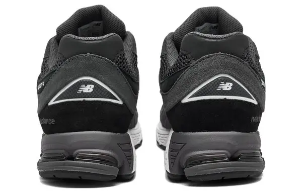 NEW BALANCE 2002r "magnet " Sneakers - Black
