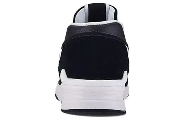 NEW BALANCE 697 Sneaker - Black/white