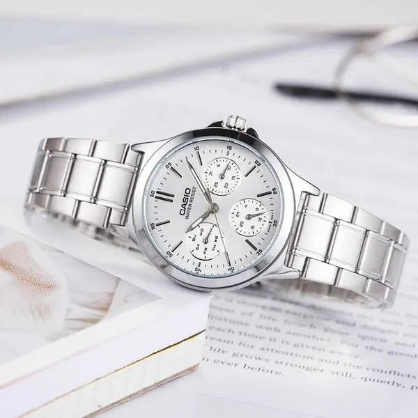 Casio Stainless Steel Quartz Analog Watch - White
