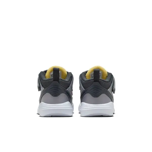 JORDAN Max Aura 5 Sneakers - Gray/black