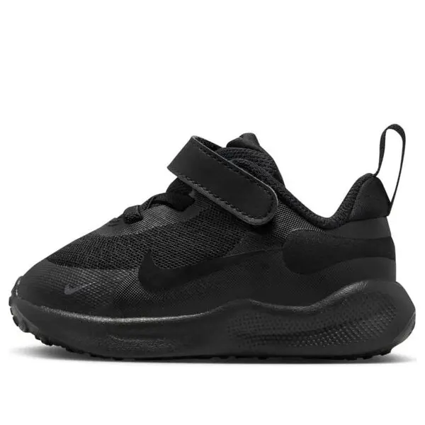 Nike Revolution 7 Sneakers