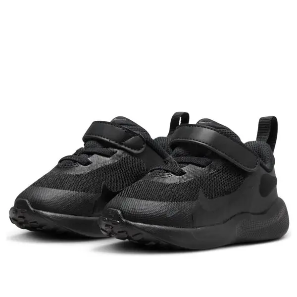 Nike Revolution 7 Sneakers