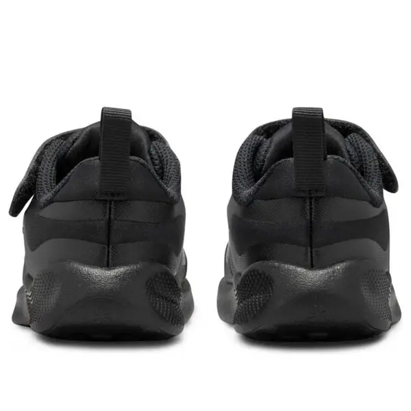 Nike Revolution 7 Sneakers