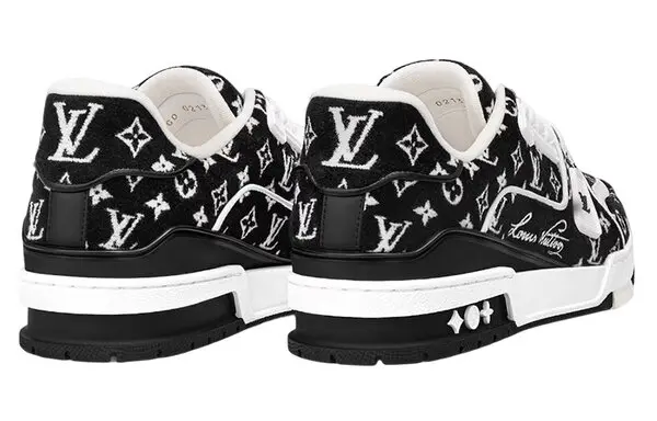 LOUIS VUITTON Trainer Sneakers - Black/white