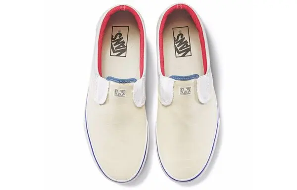 VANS Classic Slip-on Sneakers - Sail/white