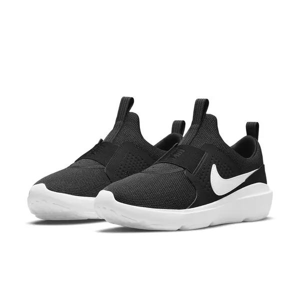 Nike Ad Comfort Low Top Sneakers