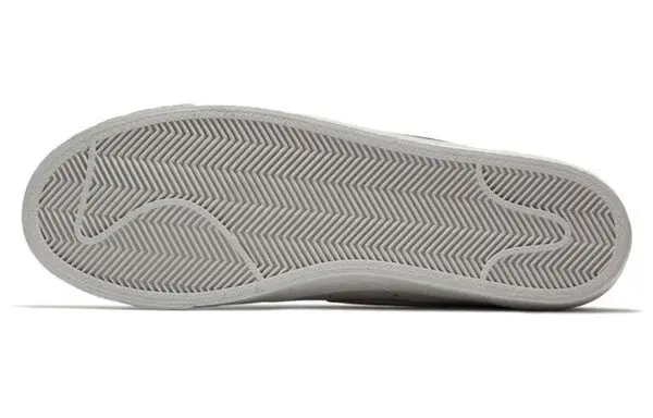 Nike Zoom Blazer Decon Sb Low Top Sneakers - Light