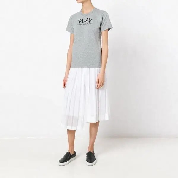 Play Comme Des Garcon Play Comme Des Garcons Short Sleeve T-shirt With Heart Graphic - Grey