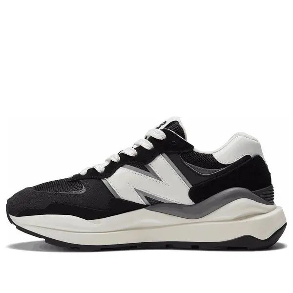 NEW BALANCE 57/40 Sneaker - Black/white