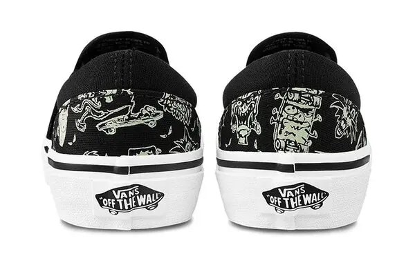 VANS Classic Slip-on Sneakers