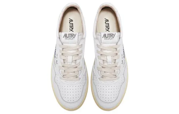 AUTRY Medalist Low Sneakers With Written Detail - White/black