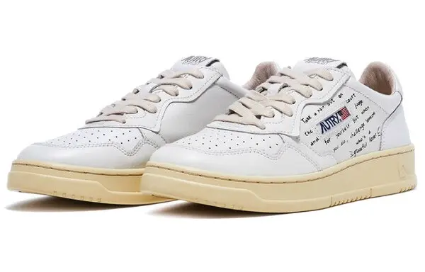AUTRY Medalist Low Sneakers With Written Detail