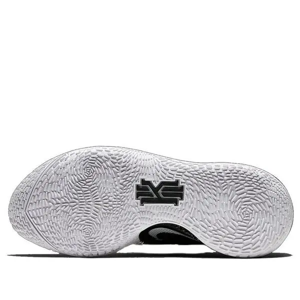 Nike Kyrie Low 2 Athletic Sneakers