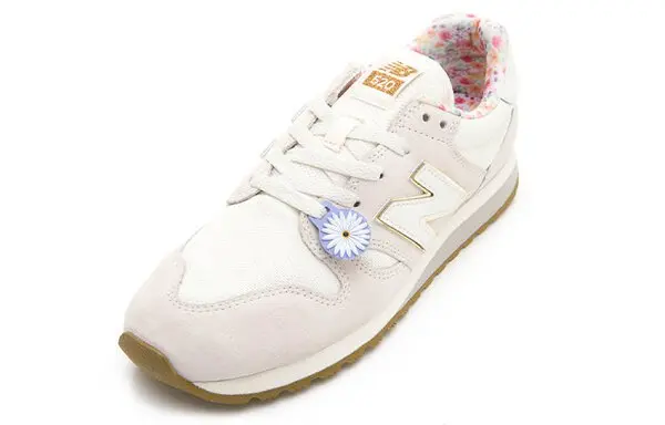 NEW BALANCE 520 Sneakers - White