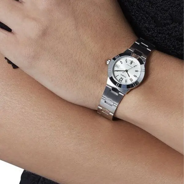 Casio Quartz Analog Watch With Water Resistance