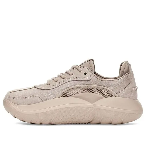 UGG La Cloud Low Low Top Sneakers
