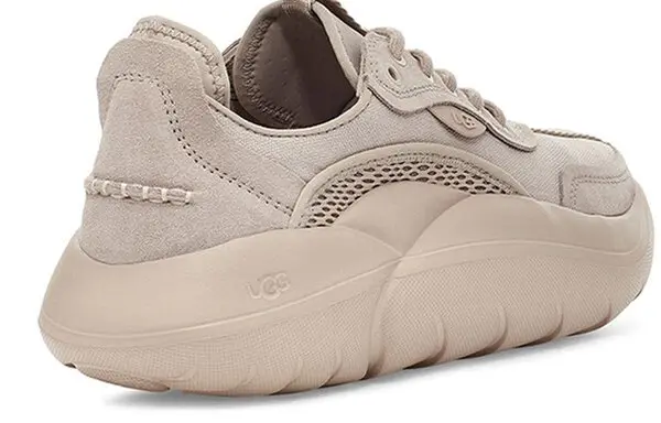 UGG La Cloud Low Low Top Sneakers