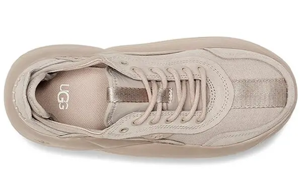UGG La Cloud Low Low Top Sneakers
