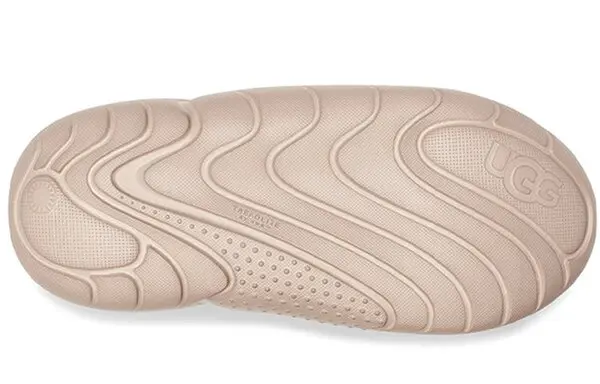 UGG La Cloud Low Low Top Sneakers
