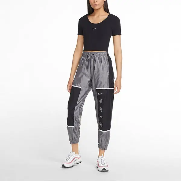 Nike Essential Cropped T-shirt
