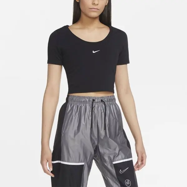 Nike Essential Cropped T-shirt