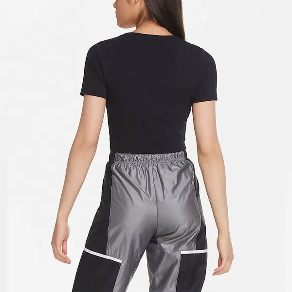 Nike Essential Cropped T-shirt