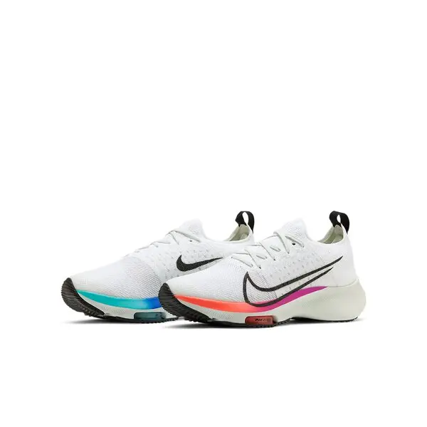 Nike Zoom Turbo Flyknit Low Top Sneakers