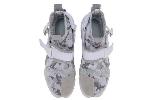 LI-NING Essence 2 Buckle Up Sneakers