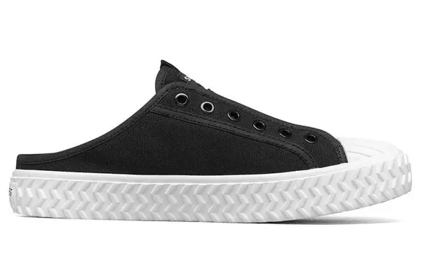 Sketchers Street Trax Low Top Sneakers
