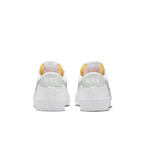 Nike Blazer '77 Low-top Sneakers - White/grey