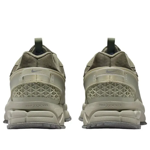 Nike Zoom Vomero 5 Roam Sneakers - Silver/sage