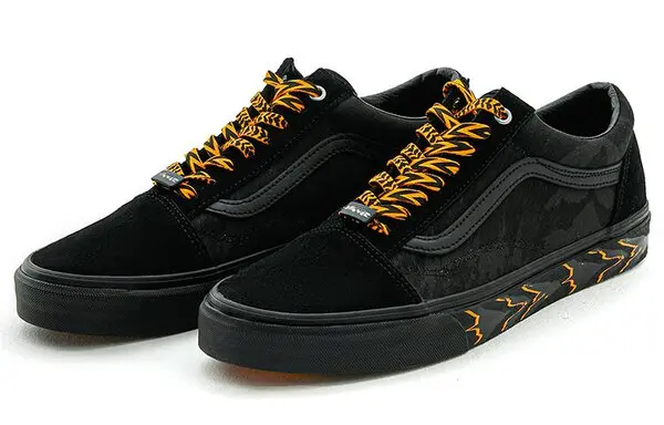 VANS Huatunan X Old Skool Low-top Sneakers - Black