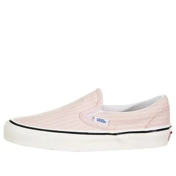 VANS Classic Slip-on Sneakers - Pink